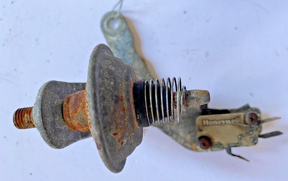 Throttle Body Switch and Absorber Saab 900 and 9000 Dashpot | eBay