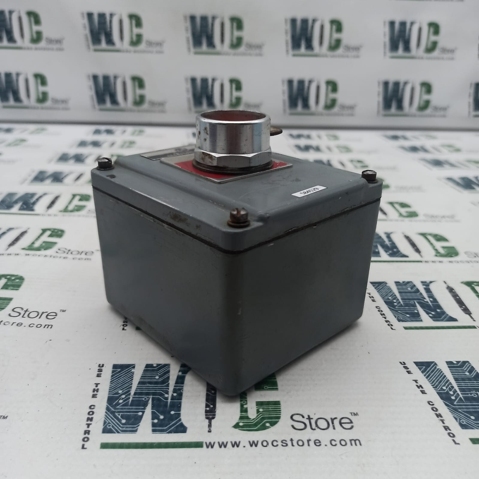 800T-1TA + 800T-B6 ALLEN-BRADLEY PUSHBUTTON ENCLOSURE SL NO 584529 | eBay