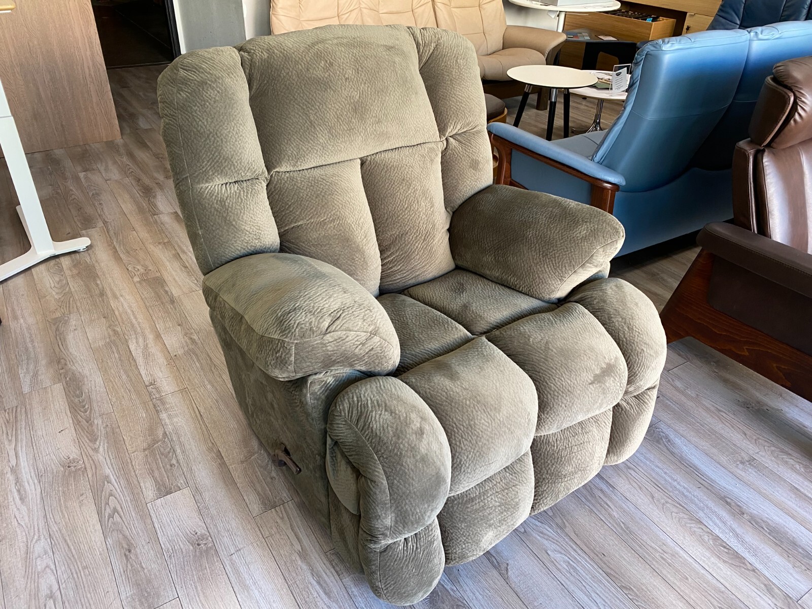 Catnapper Cloud 12 Manual Lay Flat Chaise Rocker Recliner - Sage Green ...