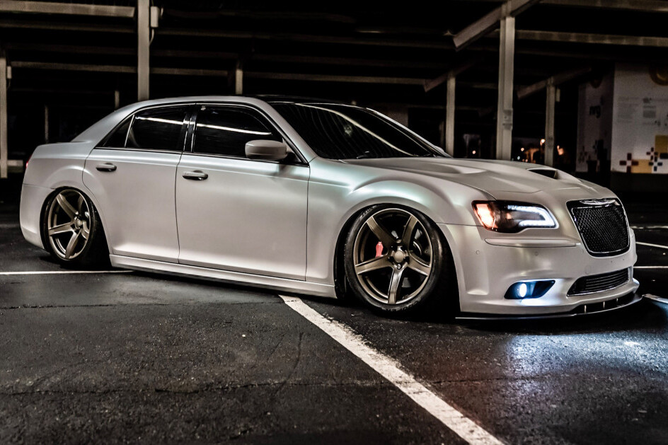 Stanced Chrysler 300 Srt8
