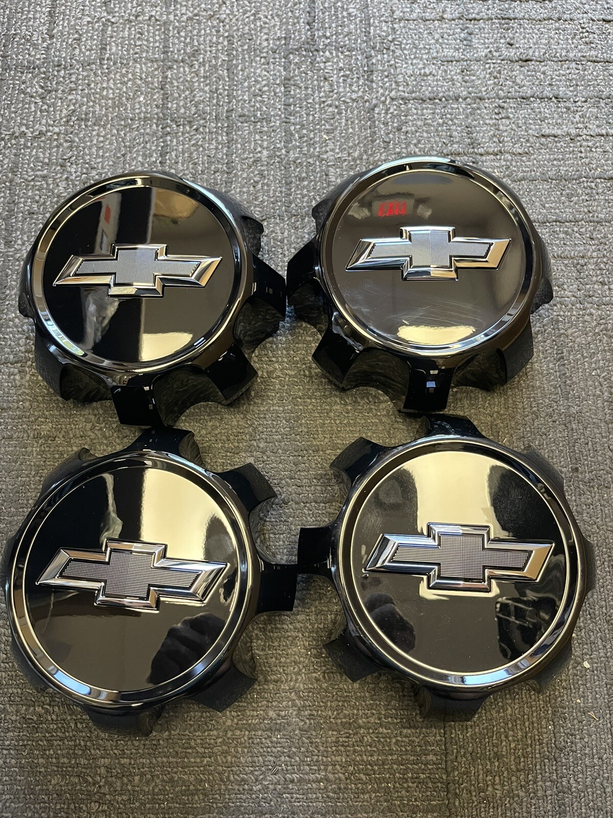 2020-2024 Silverado HD Center Cap 84894347 Qty 4 Black w/ Bowtie Logo ...