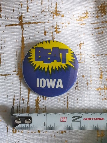 1980's BEAT IOWA MICHIGAN WOLVERINES BIG 10 PIN BUTTON BADGE VTG RARE ...