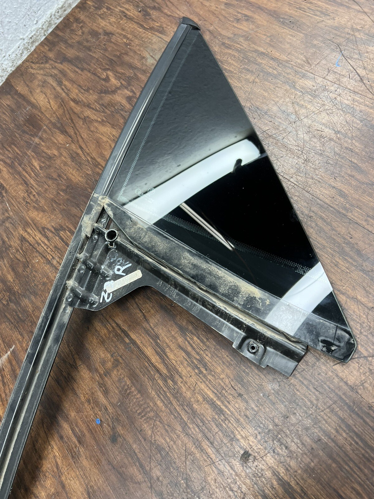 96-02 BMW Z3 CONVERTIBLE PASSENGER RIGHT SIDE QUARTER WINDOW CORNER ...