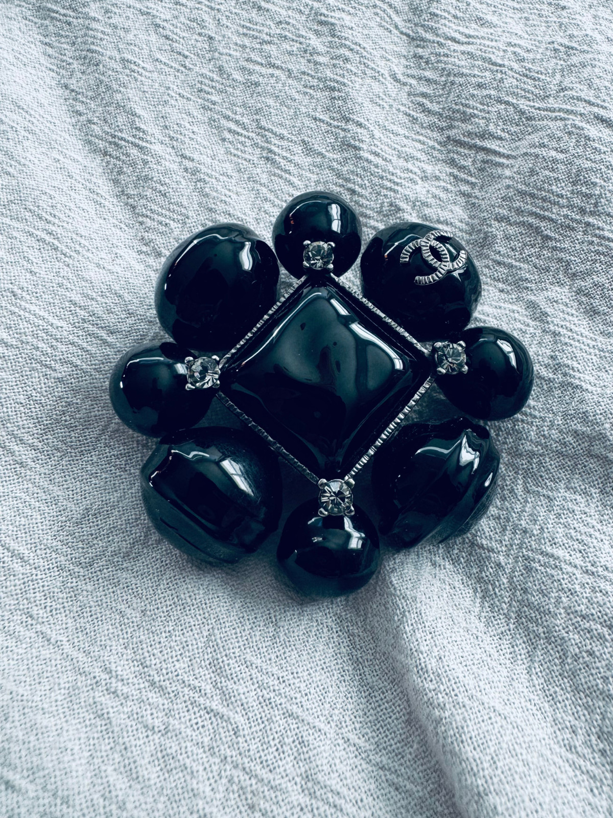 RARE CHANEL PIN AUTHENTIC BLACK 'ENAMEL LOOK' BAKELIT… - Gem