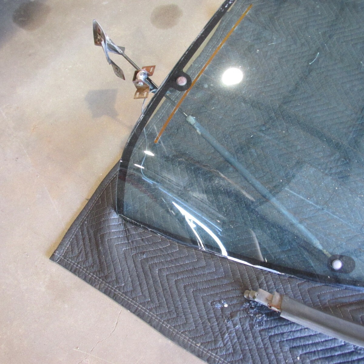 82 1982 CORVETTE COLLECTOR EDITION REAR HATCH BACK GLASS & MOUNTING ...