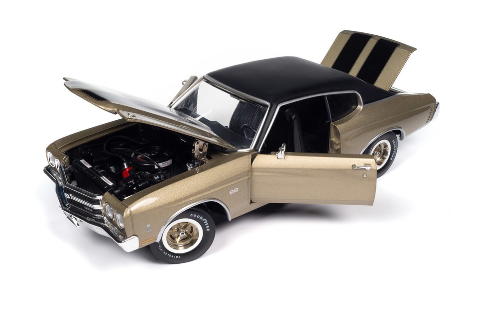 1970 CHEVY CHEVELLE SS GOLD MUSCLE CAR 1/18 DIECAST CAR AUTO WORLD ...