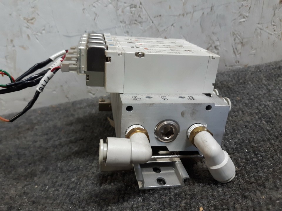 SMC Pneumatic Valve Block w/ (4) VQZ3150K-5L1 Valves 24Vdc K133 | eBay