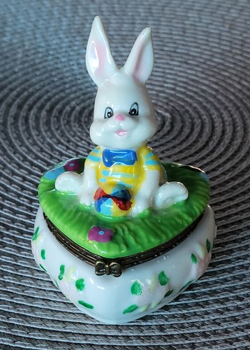 Greenbrier Int Porcelain ~ Easter Bunny Rabbit on Grass Heart Hinged ...