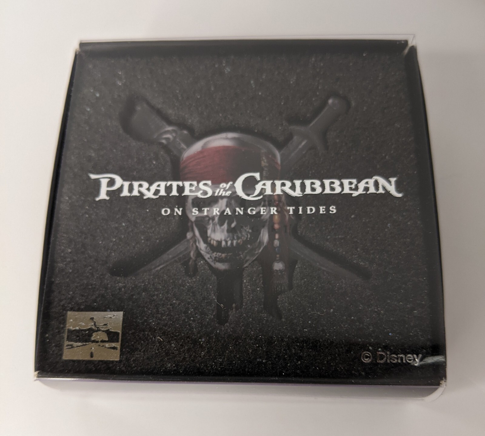 2011 PIRATES OF THE CARIBBEAN MOVIE PROMO PIN ON STRANGER TIDES LOGO ...