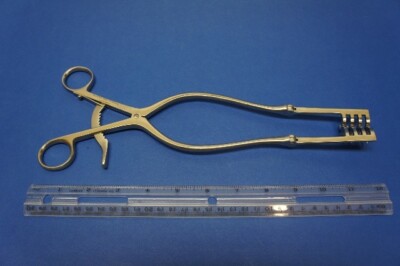 Retractors - Alan Scott