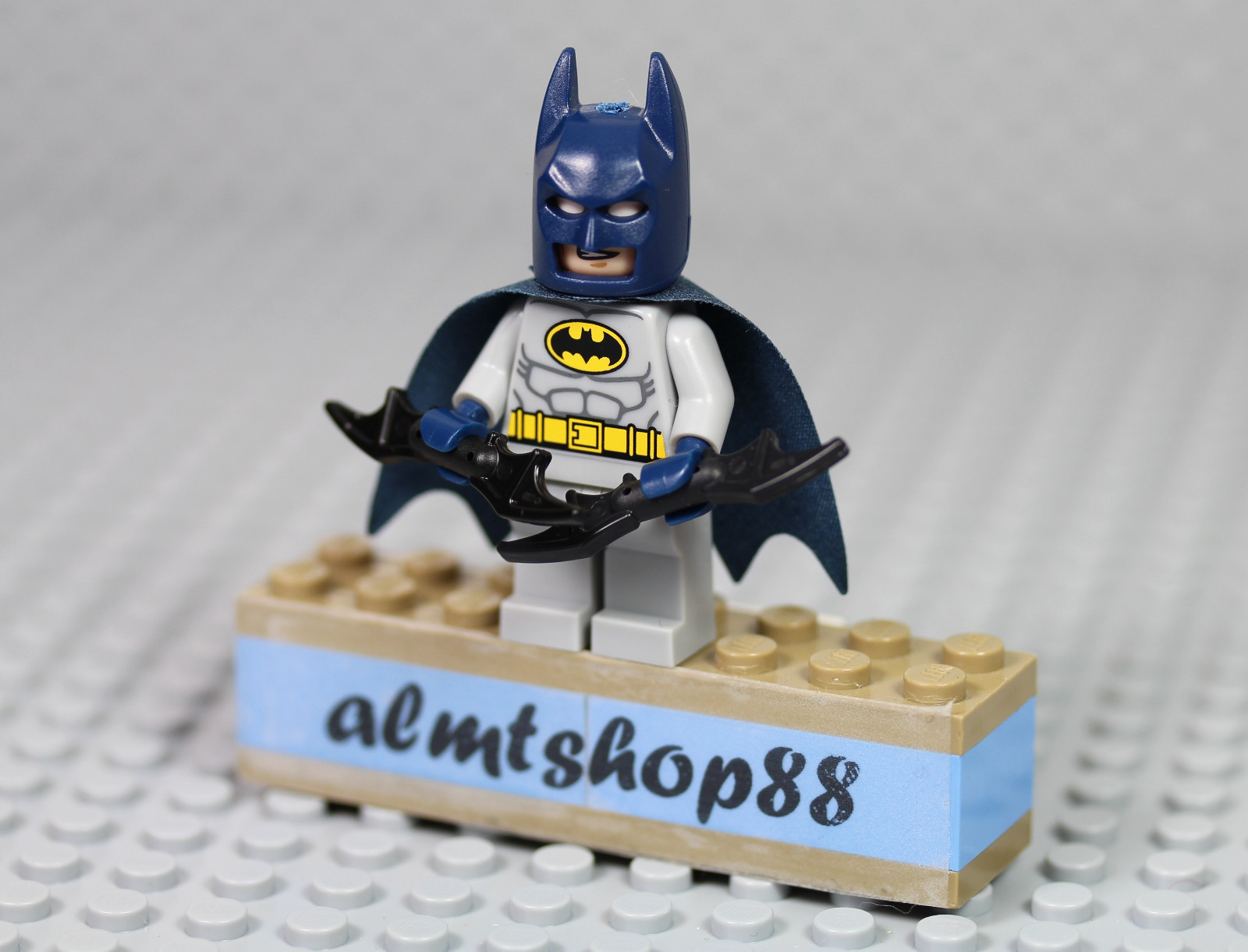 LEGO DC Super Heroes - Batman Minifigure Gray Keychain Dark Blue Mask ...