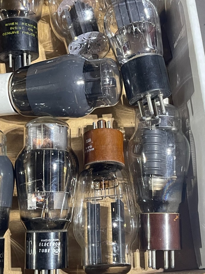 Huge Lot of 200 Mixed Vintage Radio Tubes Electronic Tubes Assortment ...