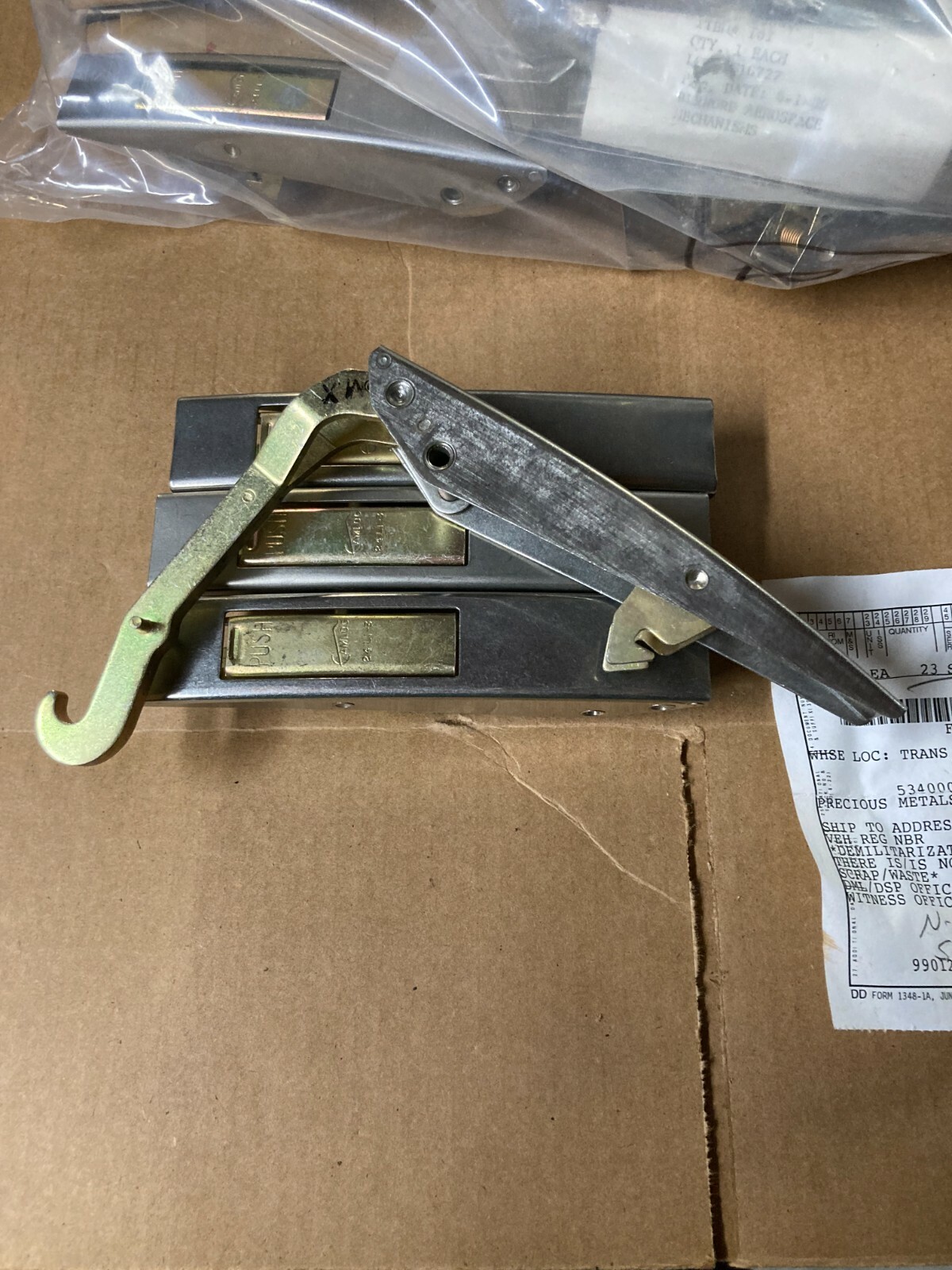 SET OF ENGINE COWLING LATCHES 24L1-3 *NS* 4EA | eBay