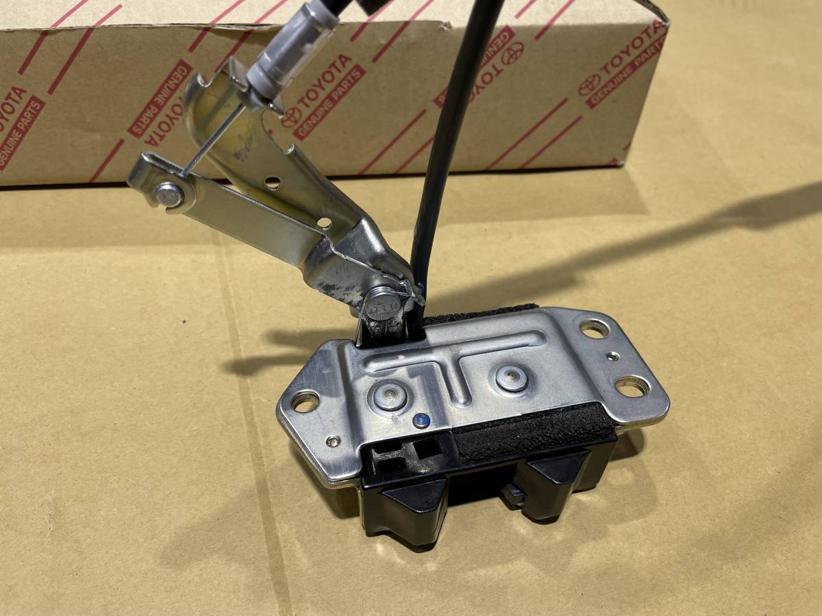 TOYOTA GENUINE LOCK ASSY BACK DOOR 69350 - 26122 | eBay