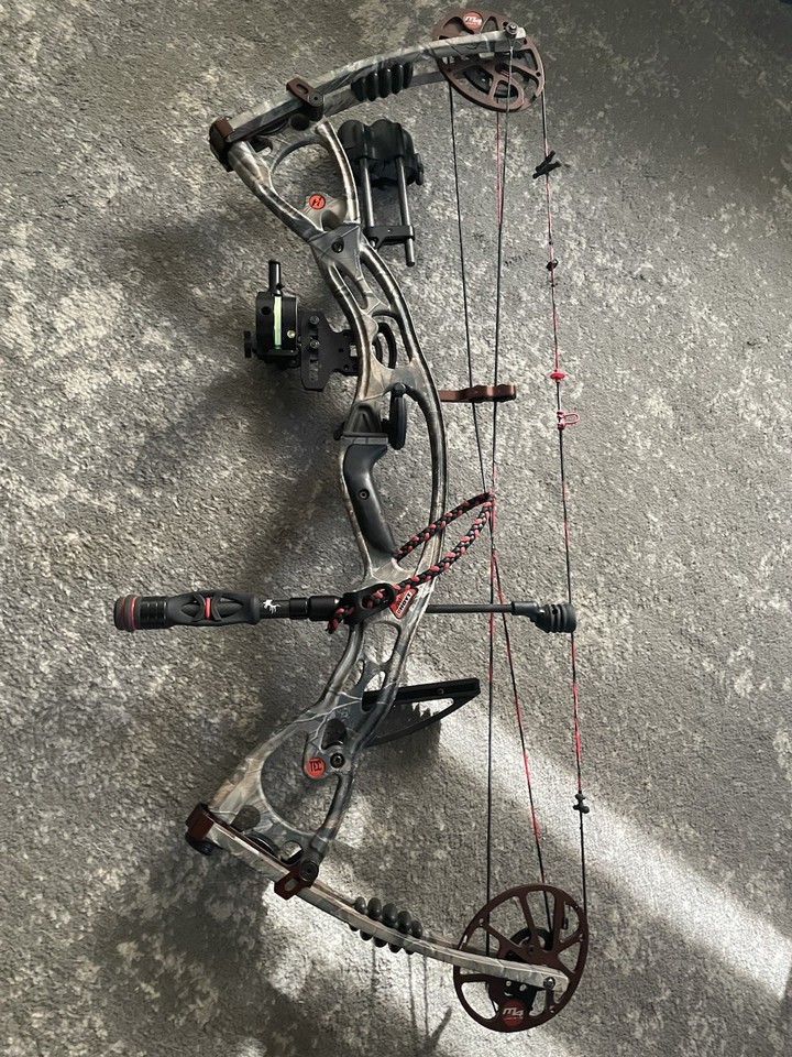 Hoyt Rampage XT Bow Hunt Ready 60 Lb Set At 29.5” Draw 6 Carbon arrows ...