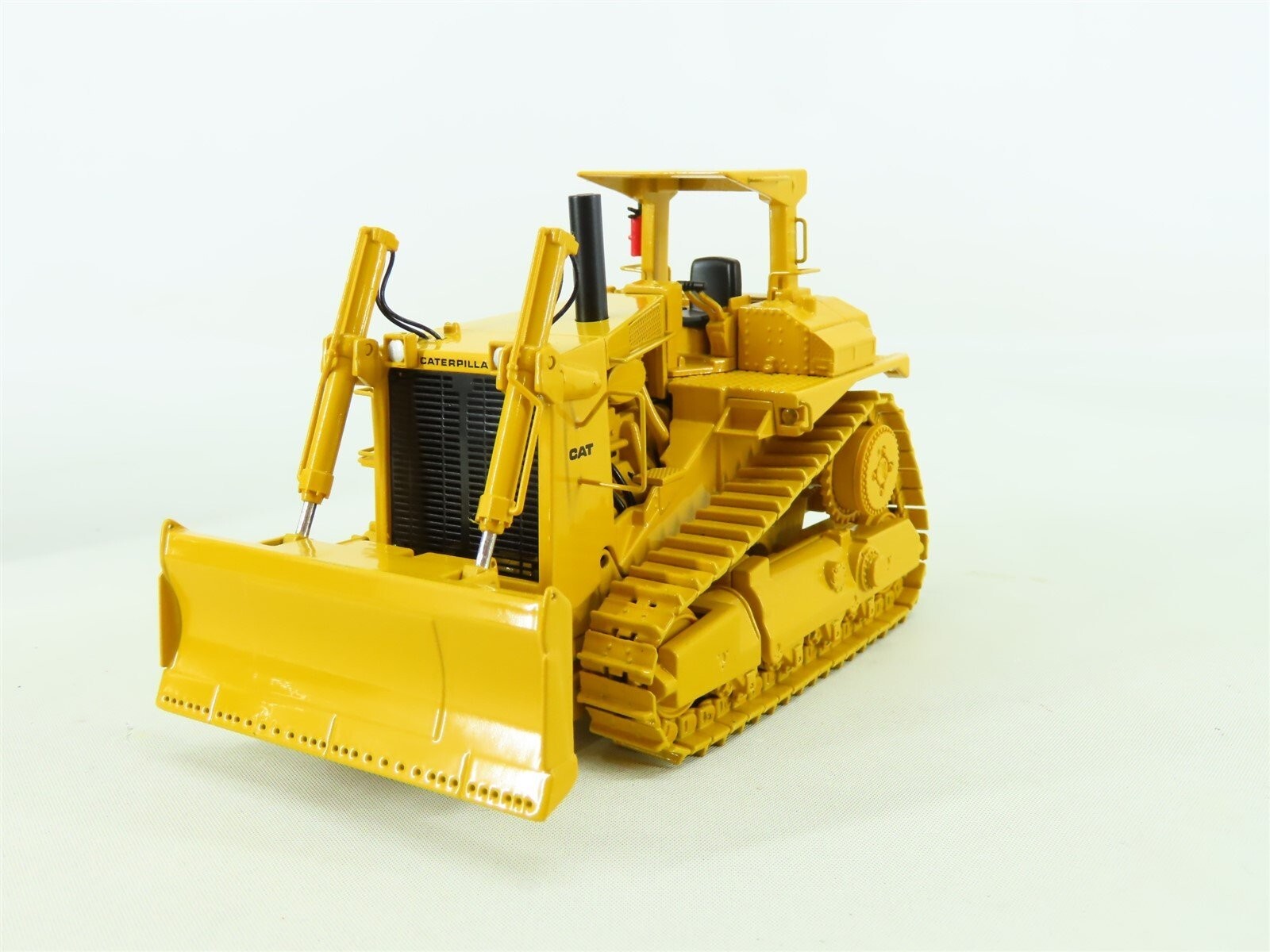 Caterpillar Cat D10 Dozer with Push Blade and ROPS - CCM 1:48 Scale ...