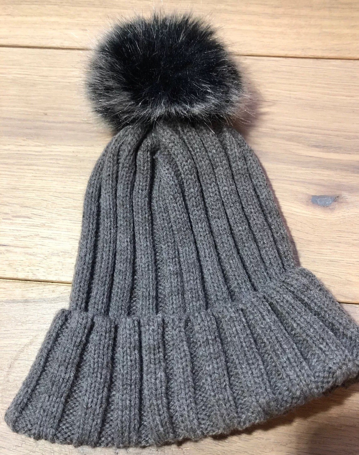 PRIMARK One Sz Hat Grey Cable Knit Roll-Up Pom-Pom Black Faux Fur ...