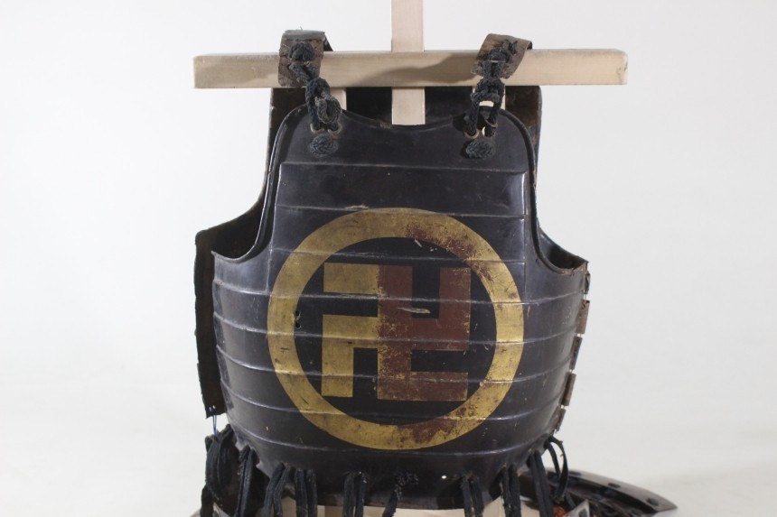 TETSU YOKOHAGI 2 PLATES DOU w/Gold Family Mon of YOROI (armor) : EDO ...