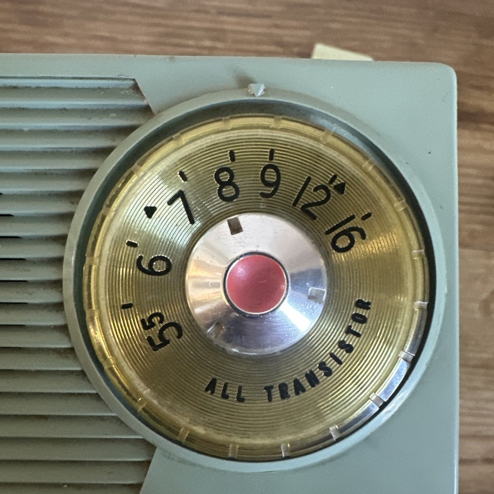 Vintage RCA Victor Tranischarg Super Transistor Portable Radio Tested ...