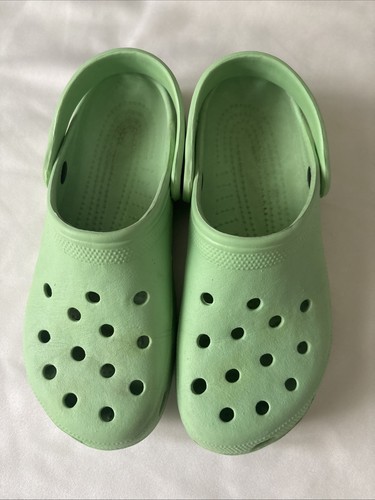 Crocs Classic Clogs Unisex Lime Green Slip On Size 5 Men Size 7 Women ...