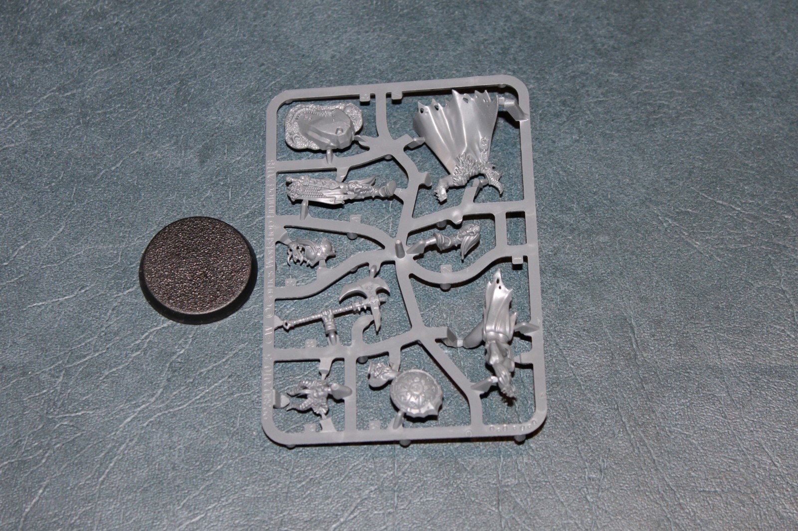 Warhammer Age of Sigmar The Old World Darkoath Warqueen New on Sprue | eBay