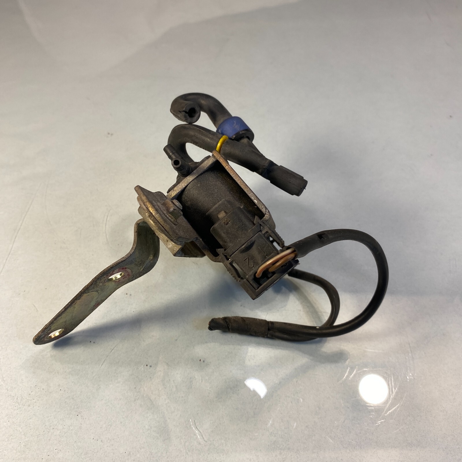 93-98 Mercedes R129 500SL SL500 EGR Fuel Vacuum Change Over Valve ...