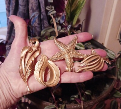 Vtg brooch pin Lot Feather Plume Starfish Gold Tone CROWN TRIFARI MONET ...