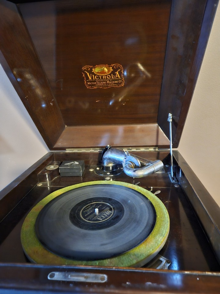 VICTROLA 1917 RCA TALKING MACHINE ANTIQUE CLASSIC RARE VV-100 PLAYS ...