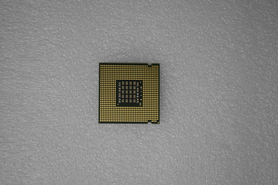 Intel Pentium D Dual Core 820 2.80GHz 800MHz Socket PLGA775 Processor ...