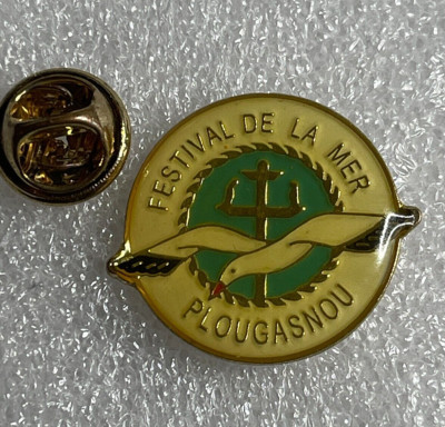 Pins PLOUGASNOU FESTIVAL de la MER Vintage Lapel pin badge #2 | eBay