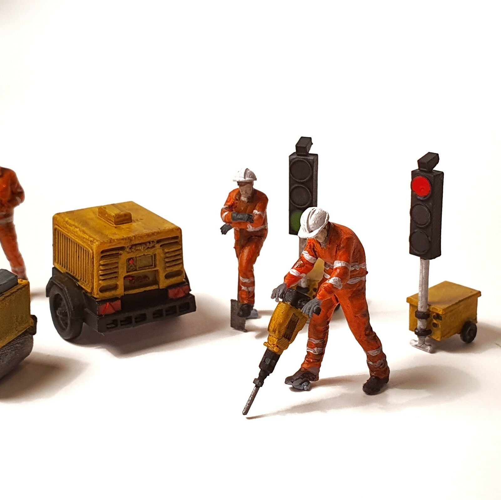 00 gauge road works figures & accessories Made by NE Miniatures 1/76 ...
