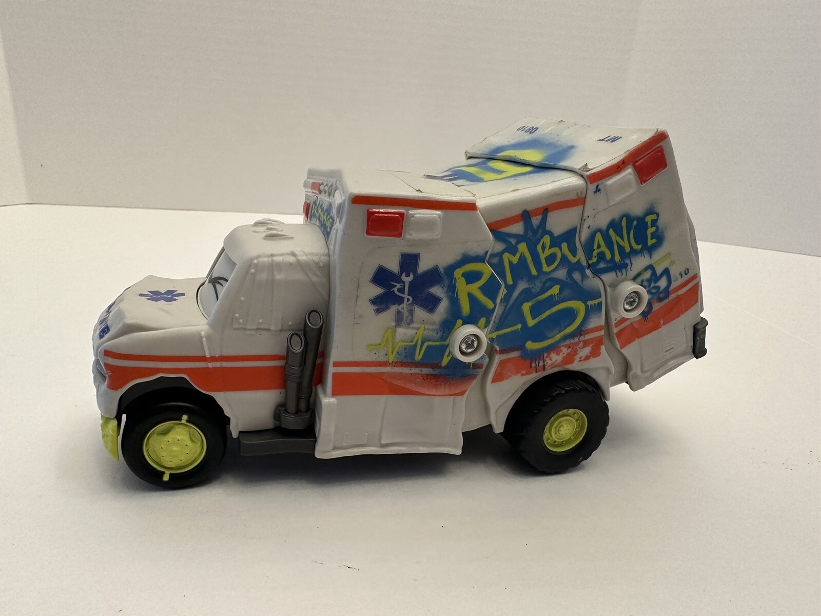 Disney Pixar Cars 3 Crazy 8 Crashers Dr. Damage Rambulance No. 5 Toy