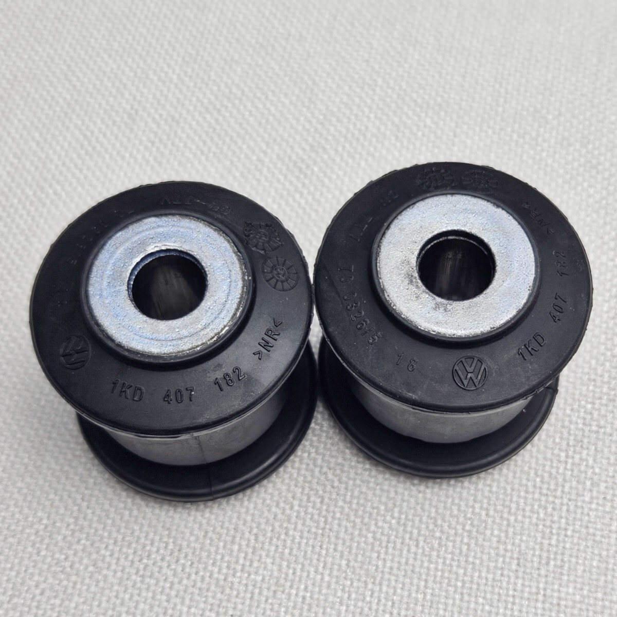 2× Forward Control Arm Bushing 1K0407182 For A3 Q3 TT VW CC GOLF PASSAT ...
