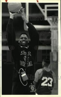 1991 Press Photo Syracuse college basketball player Conrad McRae at ...