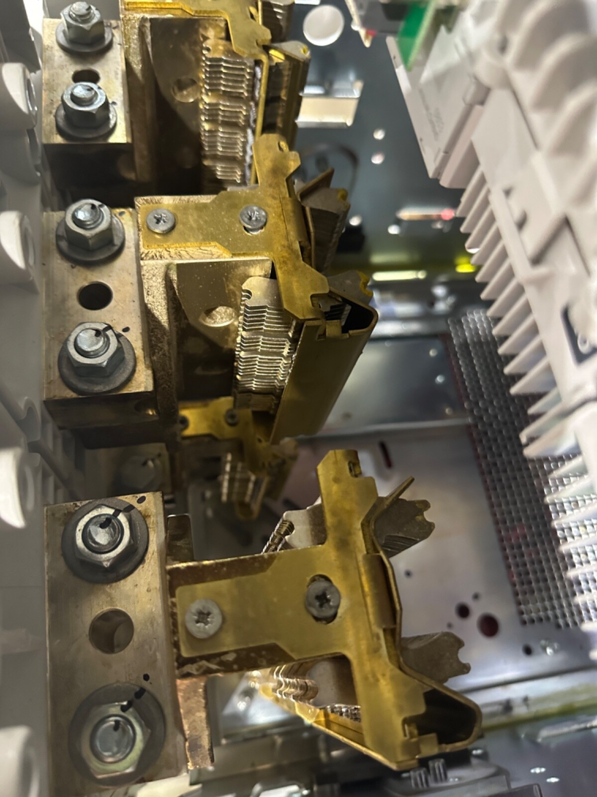 Siemens 2500 AMP 240 208 480v BREAKER ENCLOSURE DISCONNECT SWITCH GFI ...