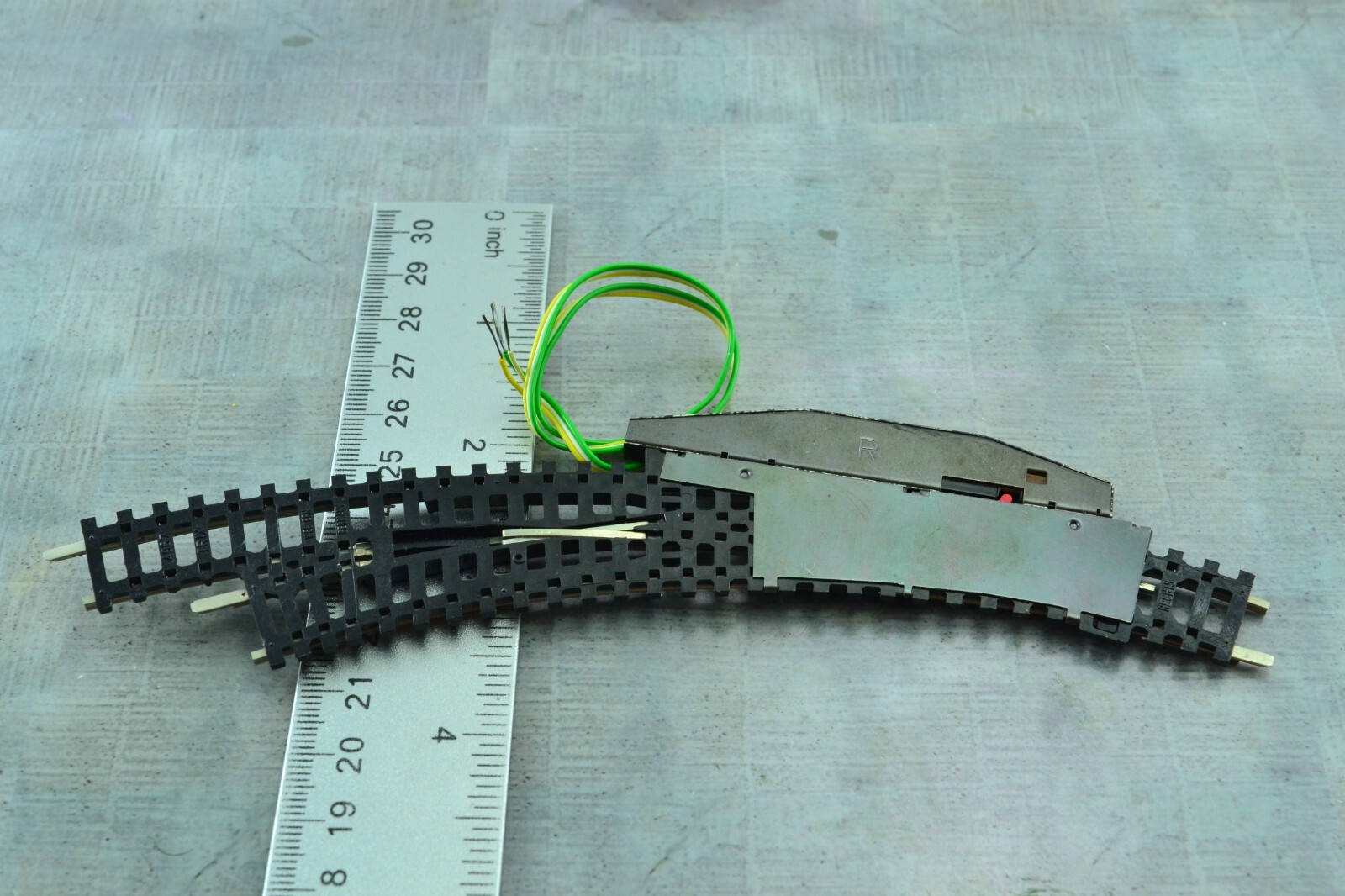 Minitrix CURVED RIGHT Hand Electric Switch Turnout N Scale (N6592) | eBay