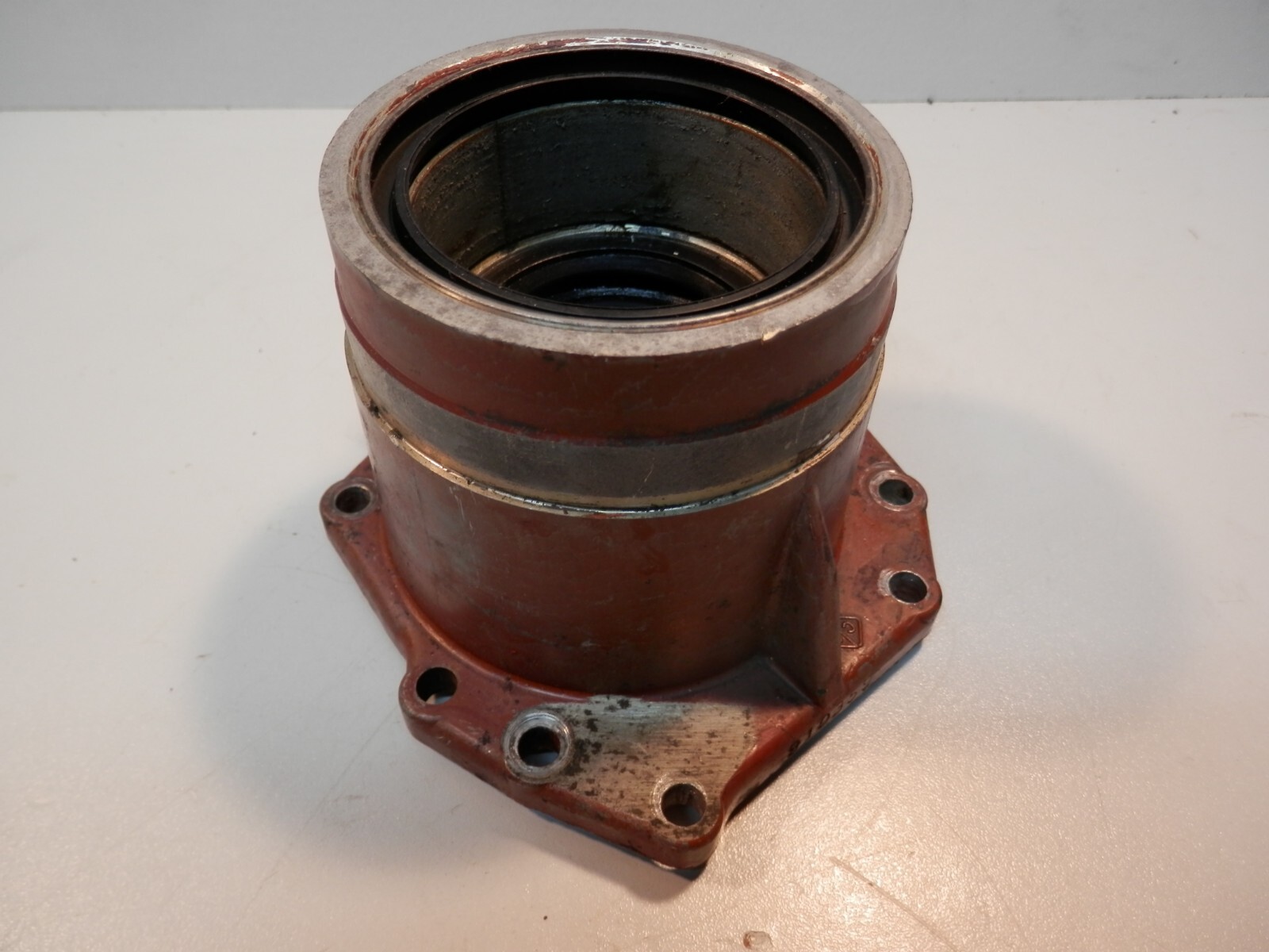 OMC Stringer 800 1980-1985 Lower Gearcase Swivel Bearing Retainer ...