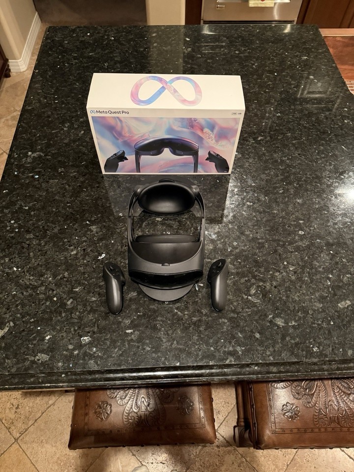 Meta Quest Pro Virtual Reality Headset 256GB with Controllers, Charger ...