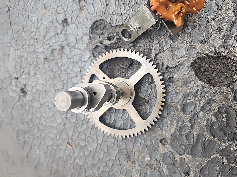 BRIGGS STRATTON 28V707 Camshaft & Oil Slinger 697668 & 691968 | eBay