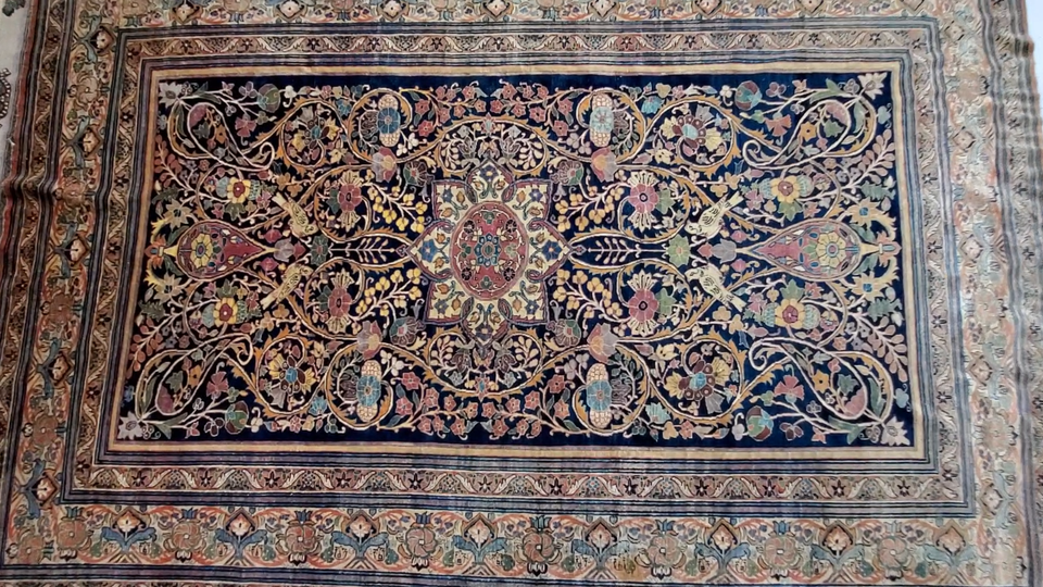 ONE IN TNE WORLD FINEST GENUINE ANTIQUE MIDDLE EASTERN 100% SILK RUG ...