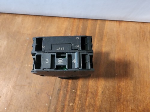 Allen-Bradley Blue "R" Pushbutton, (1) 800F-Q3W Ser. B / (1) 800F-Q10 ...