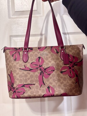 NWT Coach Gallery Tote Bag In Signature Canvas With Bow Print CZ174 | eBay