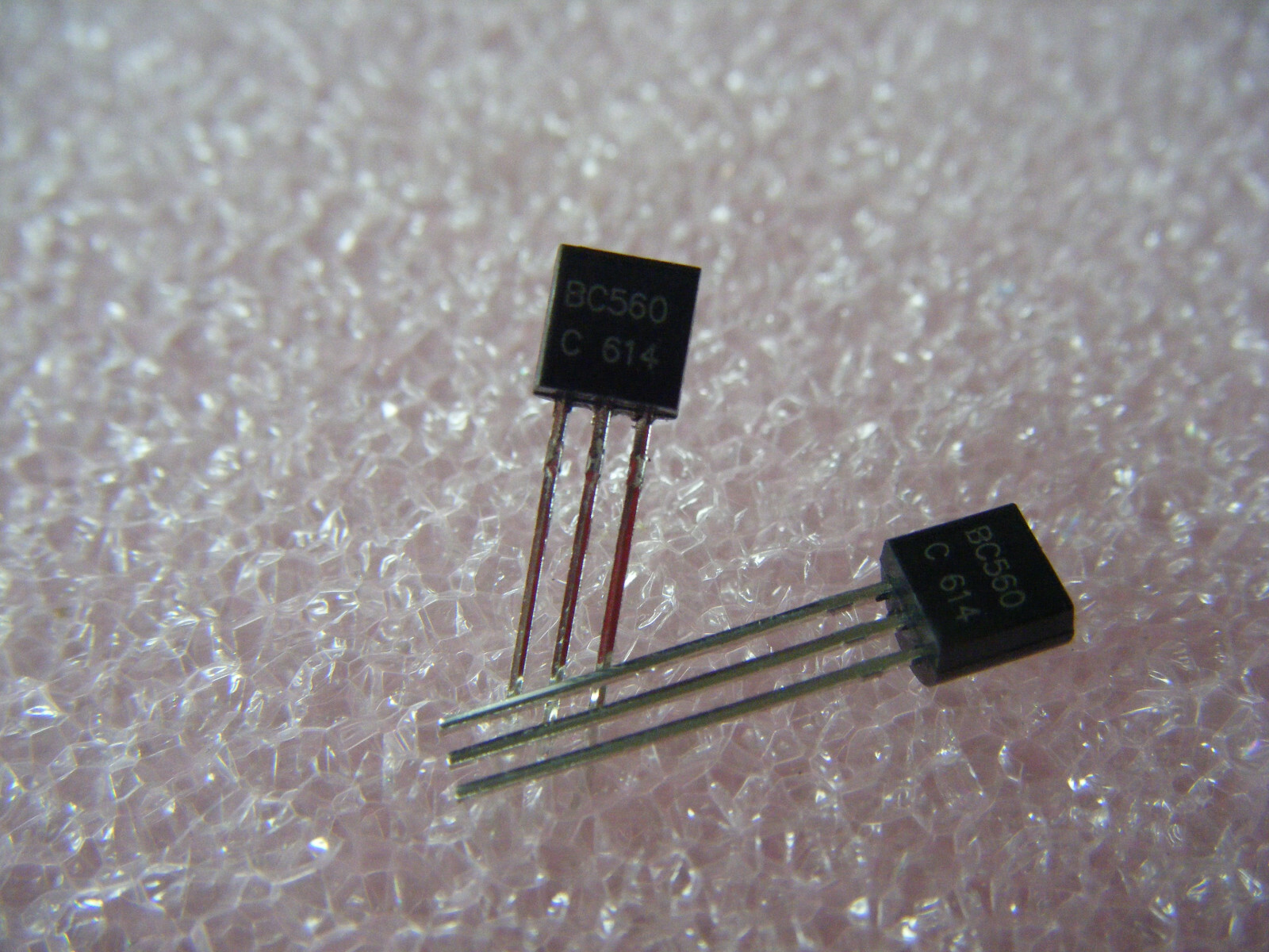 BC560C Transistor bipolaire PNP TO92 - Lot de 5 à 20 | eBay