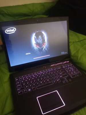 Alienware M17x R2 | i7-820QM | HD 5870M | 256GB SSD x2 | 8GB RAM ...