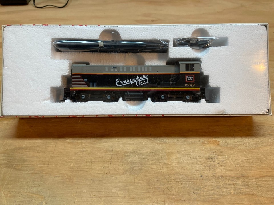 LOT OF 2, STEWART, HO, BURLINGTON ENGINES, U25B & VO1000 | eBay