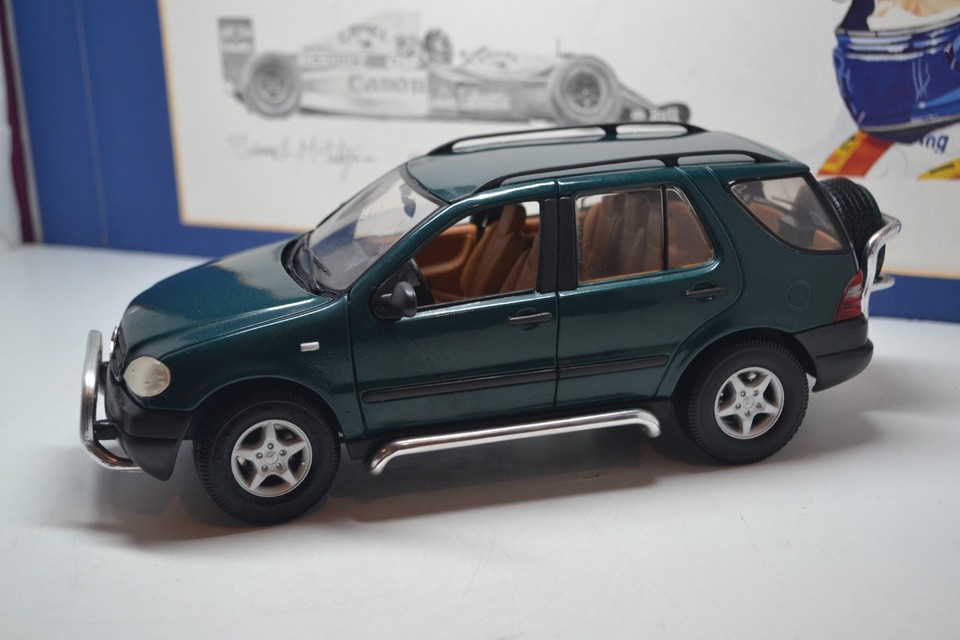 MAISTO / MERCEDES DEALER - MERCEDES-BENZ M CLASS - GREEN - 1/18 SCALE ...