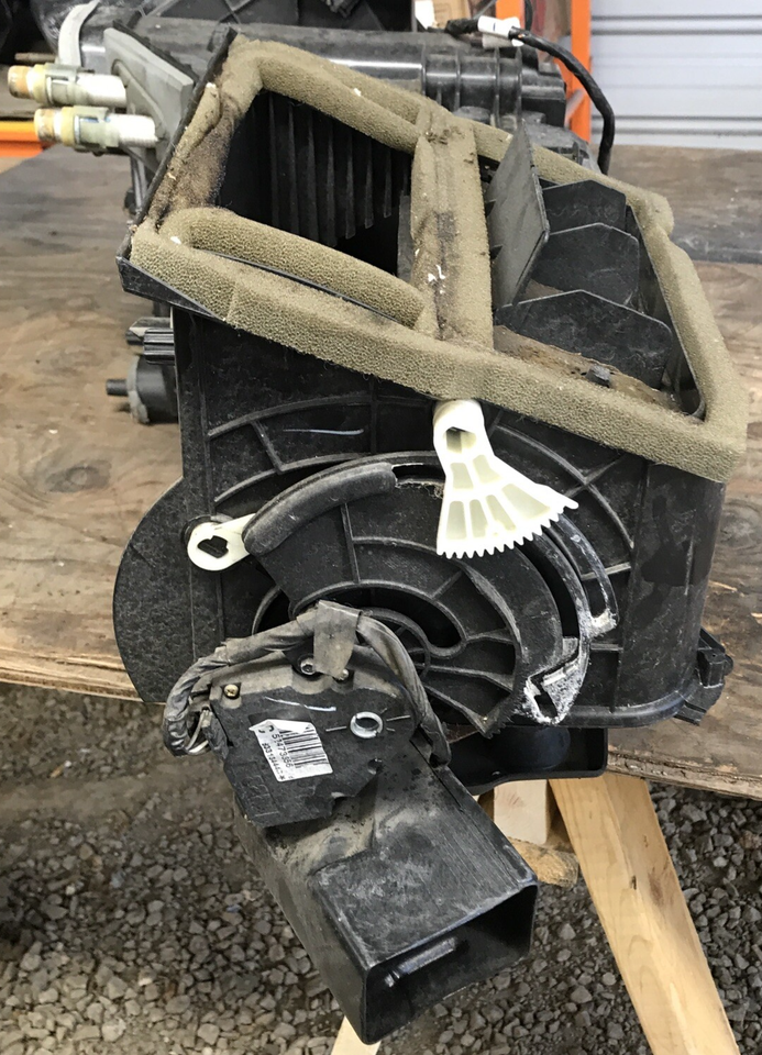 2002 Yukon Tahoe Heater AC Air Conditioner Box Assembly w/ Blower Gmc ...