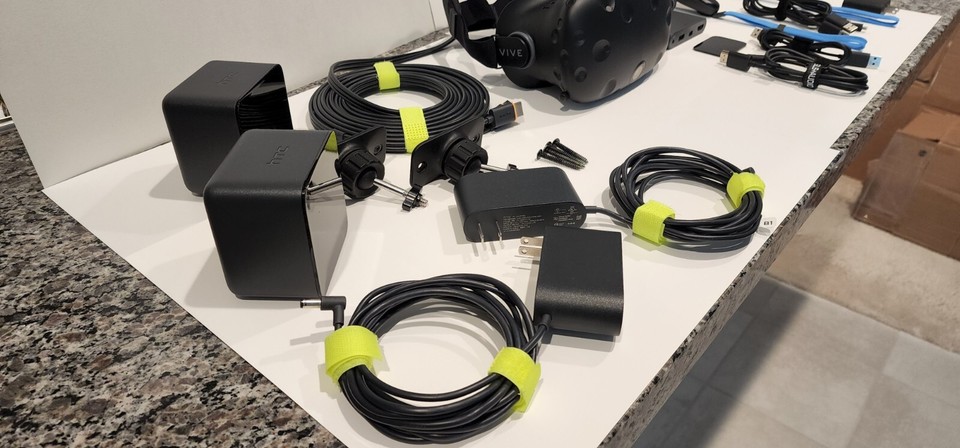 HTC Vive VR Headset Complete Set Full Kit System Virtual Reality GREAT ...