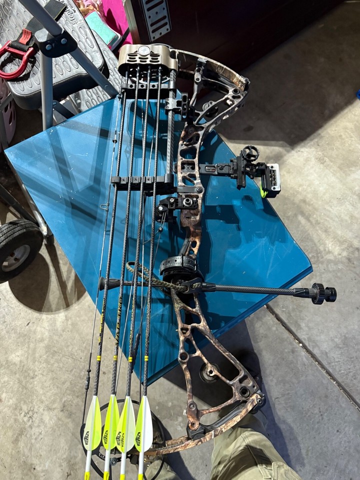 Bowtech Core SS 75lbs RH Mossy Oak Bow Package | eBay