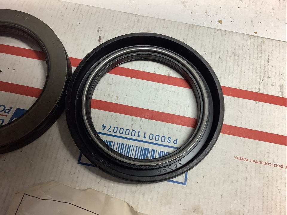 2- Nos 1987 - 1998 FORD F600 F700 F800 WHEEL GREASE SEAL RETAINER E7HZ ...